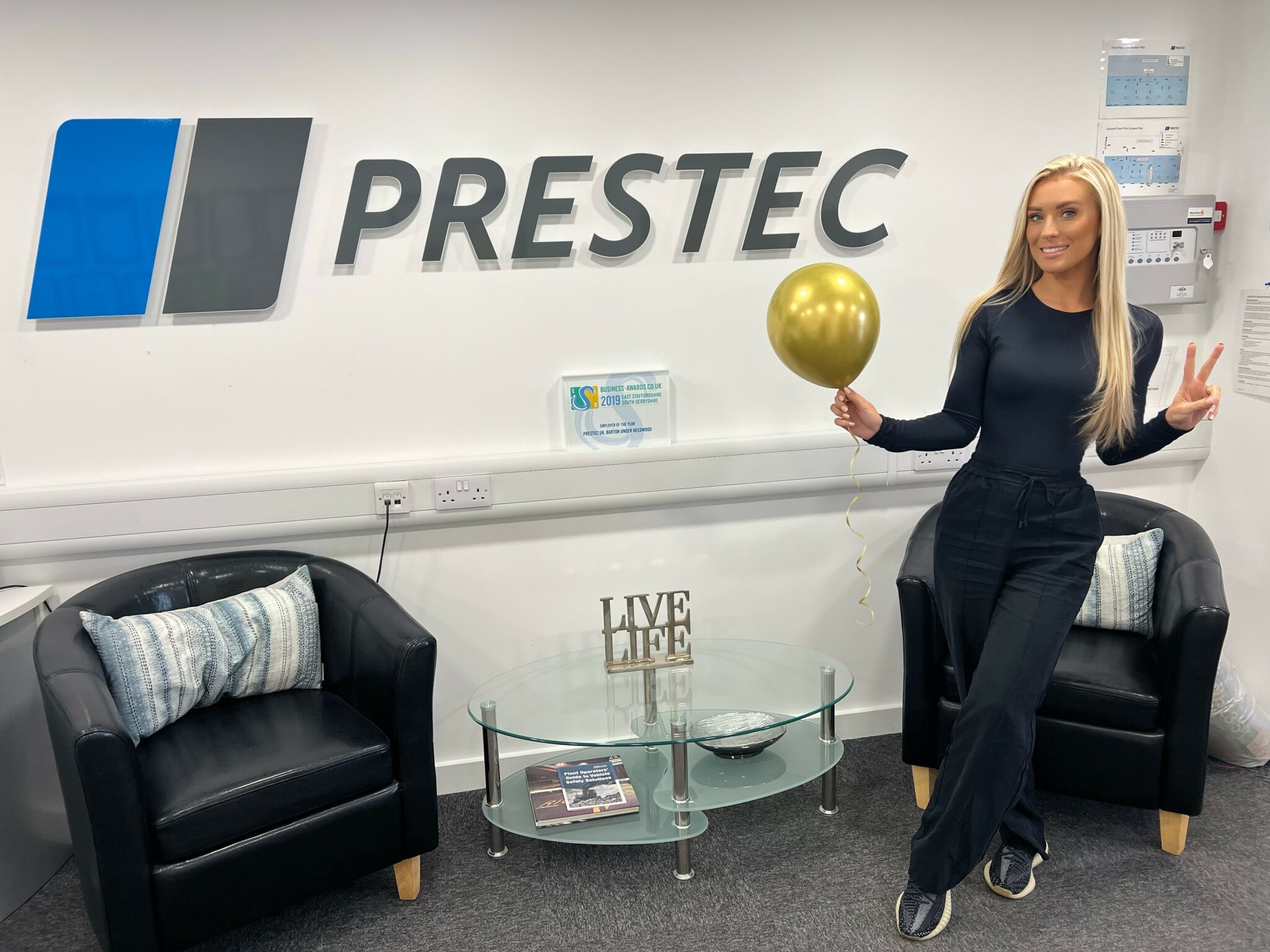 Happy Birthday Anna - Prestec : Prestec